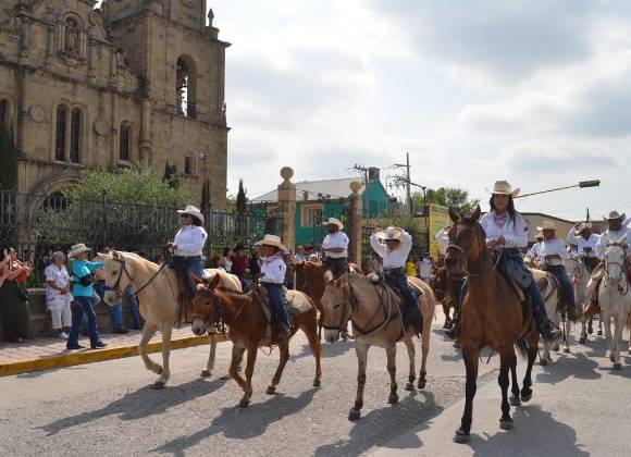 Un recorrido con historia, color y tradición: la Cabalgata de Múzquiz 2025